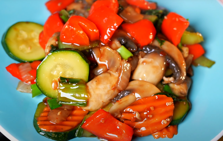 Veggie Stir Fry with Chili Garlic Sauce – The Skeleton Diet